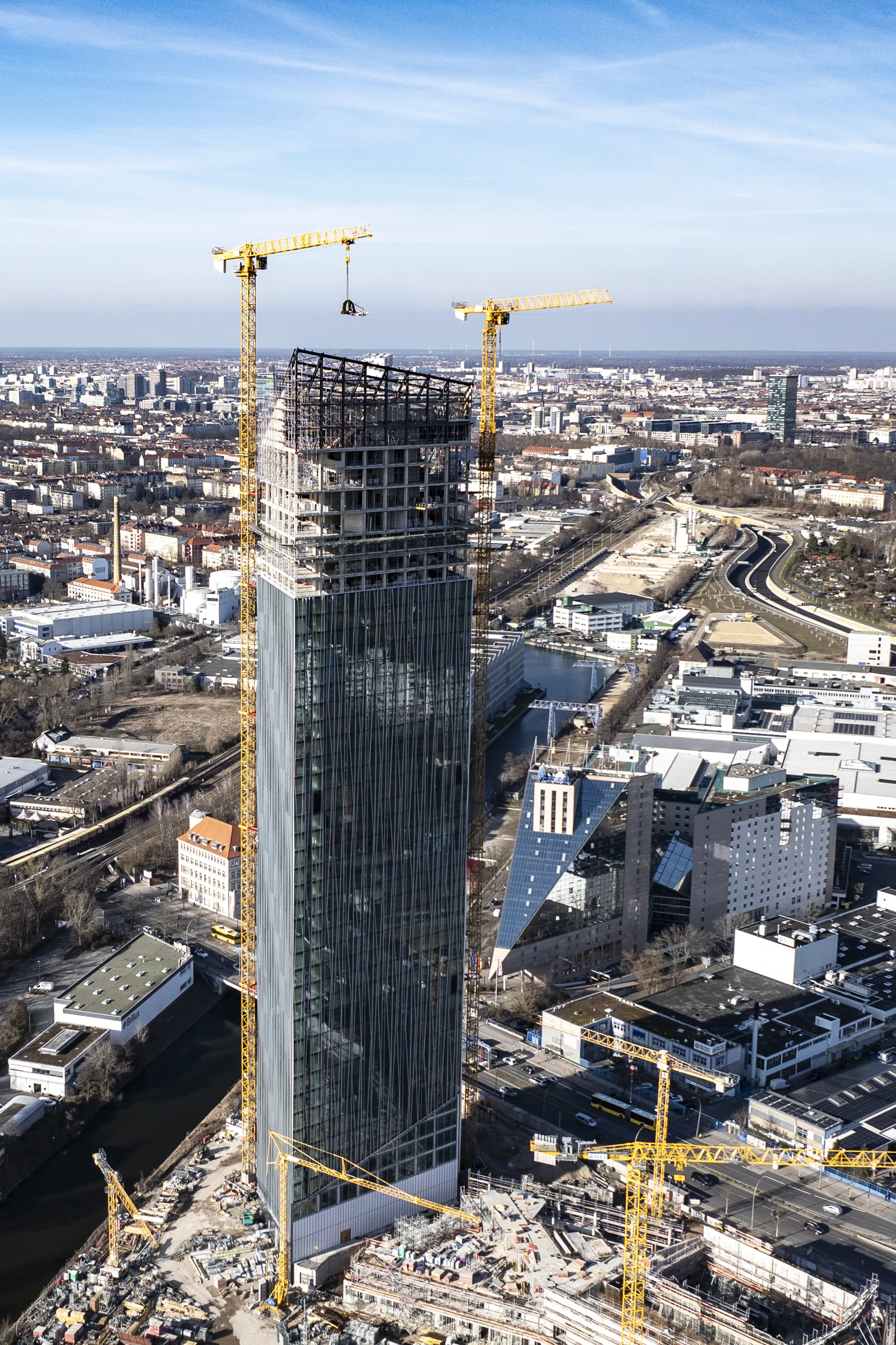 Estrel Berlin: Topping-out ceremony for the Estrel Tower - Estrel Tower